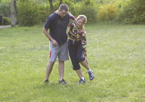 Prellungen, Zerrungen & Co natürlich behandeln - PhytoDoc